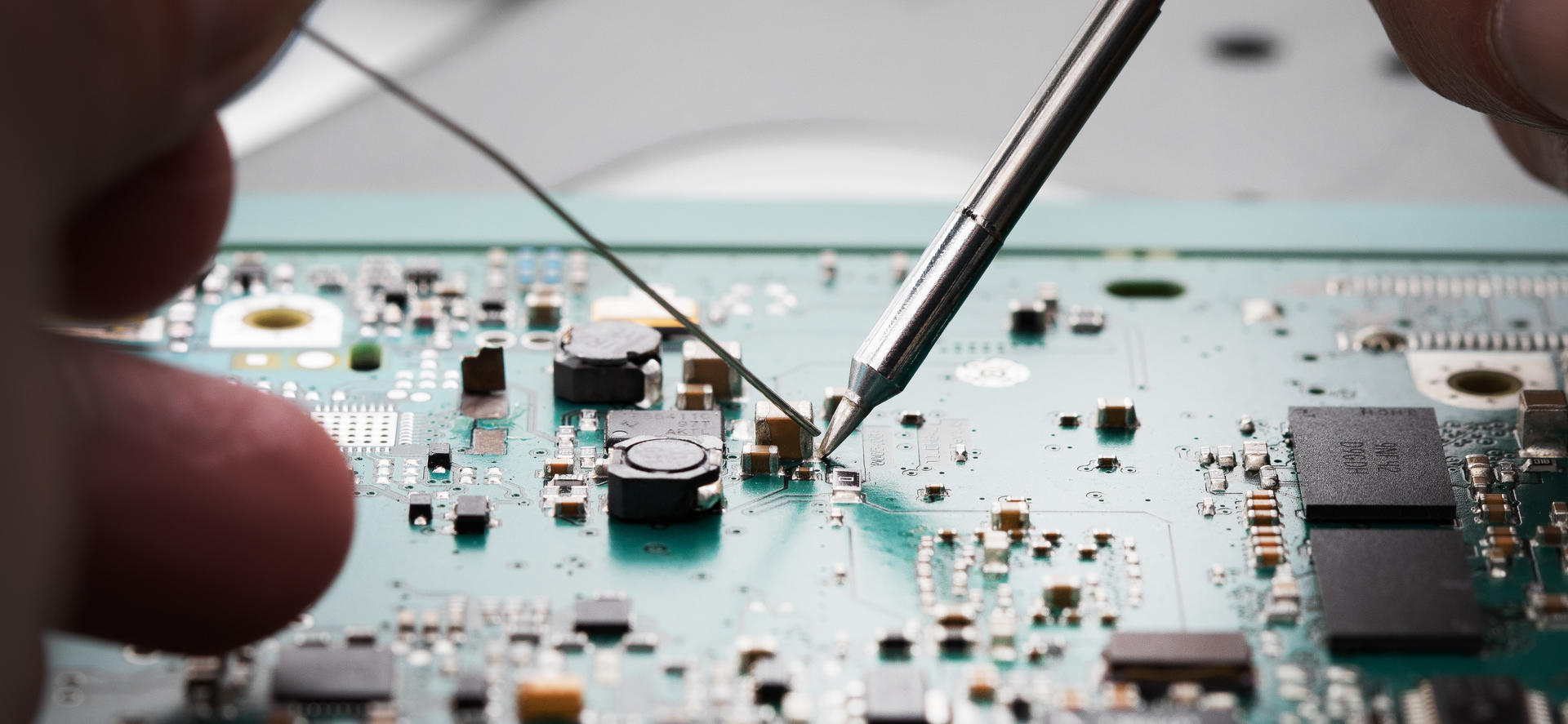 Micro Soldering | Weller Tools US