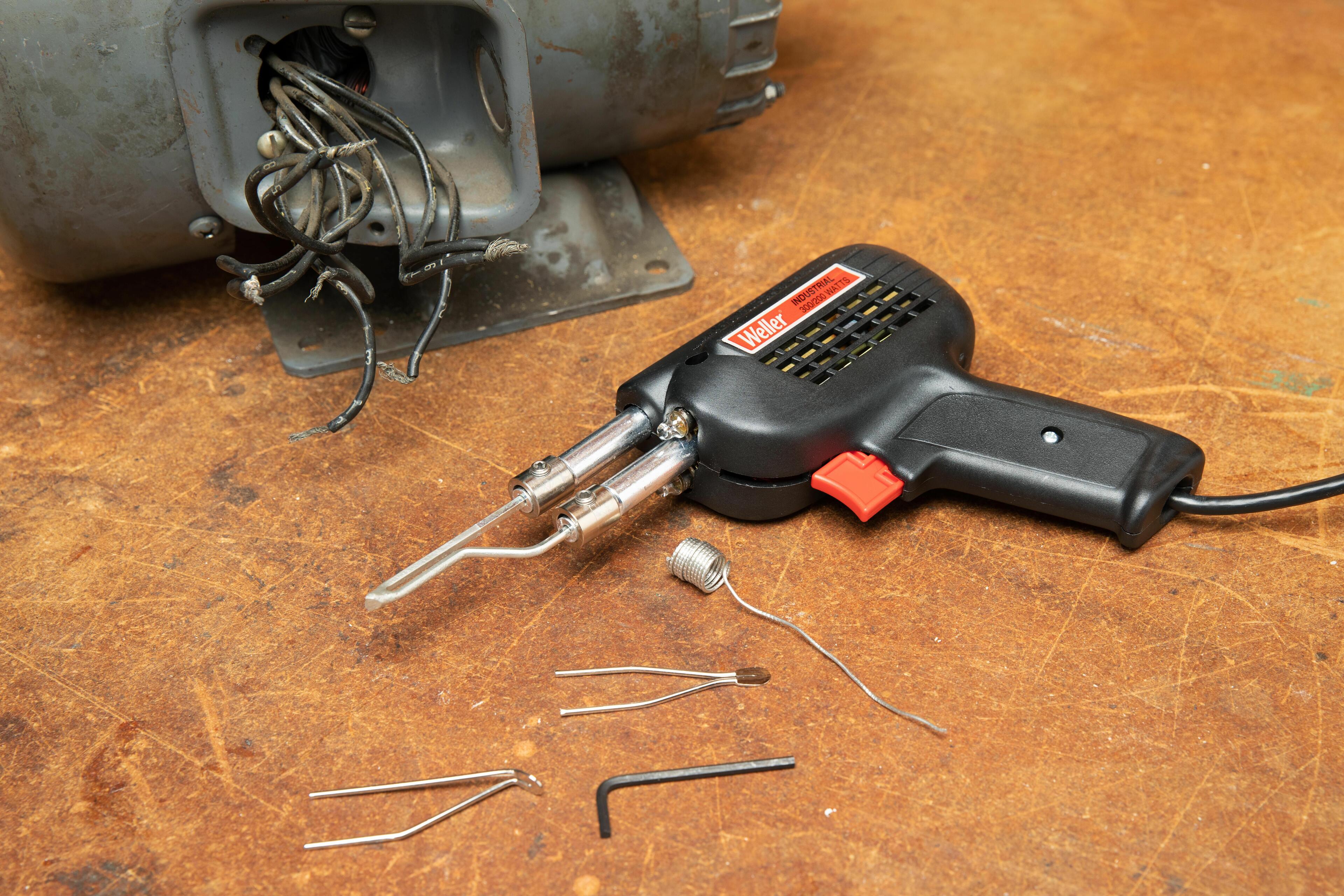 D650PK Industrial Soldering Gun Kit, 200W/300W | Weller Tools