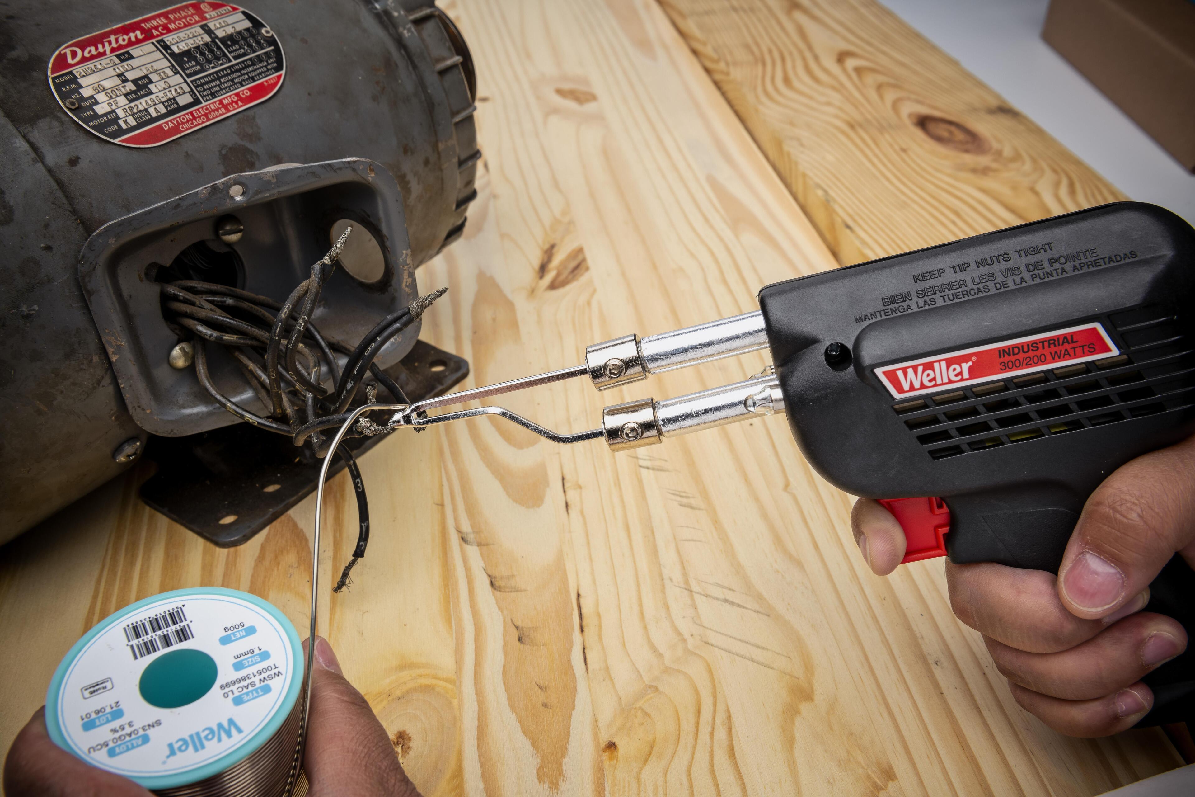 D650 Industrial Soldering Gun, 200W/300W | Weller Tools